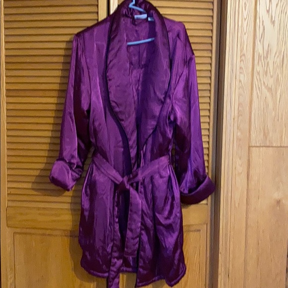 Jaclyn Smith | Intimates & Sleepwear | Robes New Very Light To Wearing ...